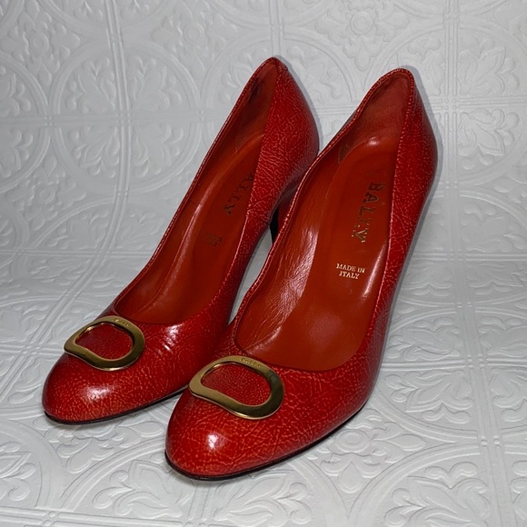 Bally | Shoes | Vintage Bally Red Round Toe Pumps With Gold Hardware ...